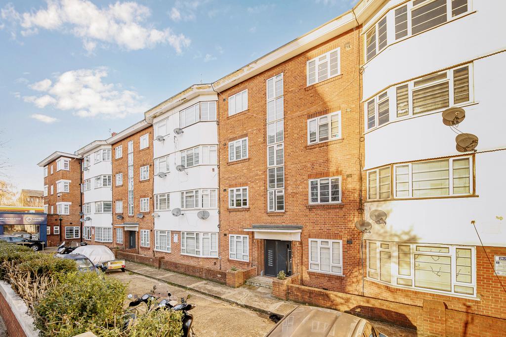 The Vale, Acton, W3 2 bed flat - £350,000