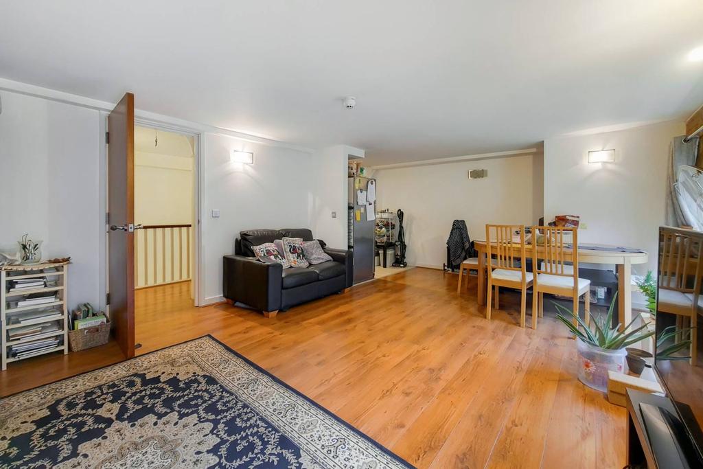 Marlborough Road, Woolwich, London, SE18 2 bed flat - £1,995 pcm (£460 pw)