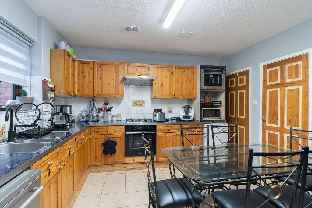 Queens Road, Spalding PE11 2JQ 3 bed terraced house - £150,000