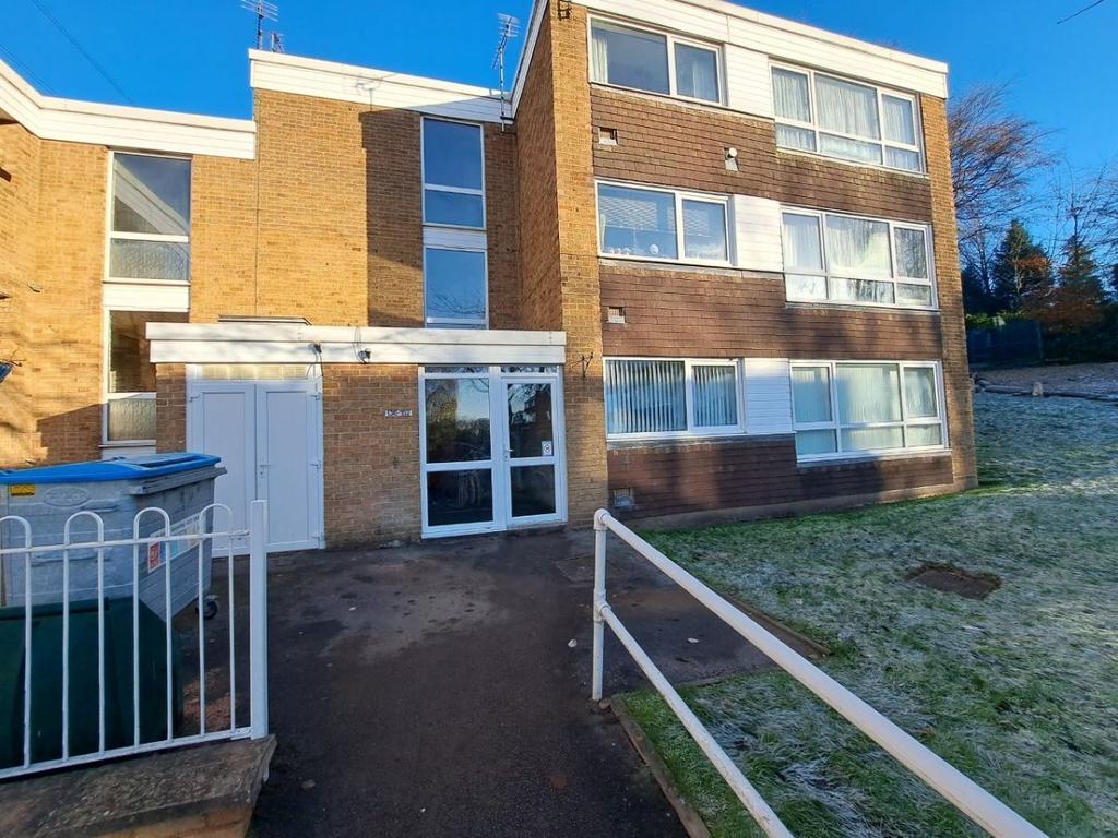Hillside Road, Great Barr... 2 bed flat - £105,000