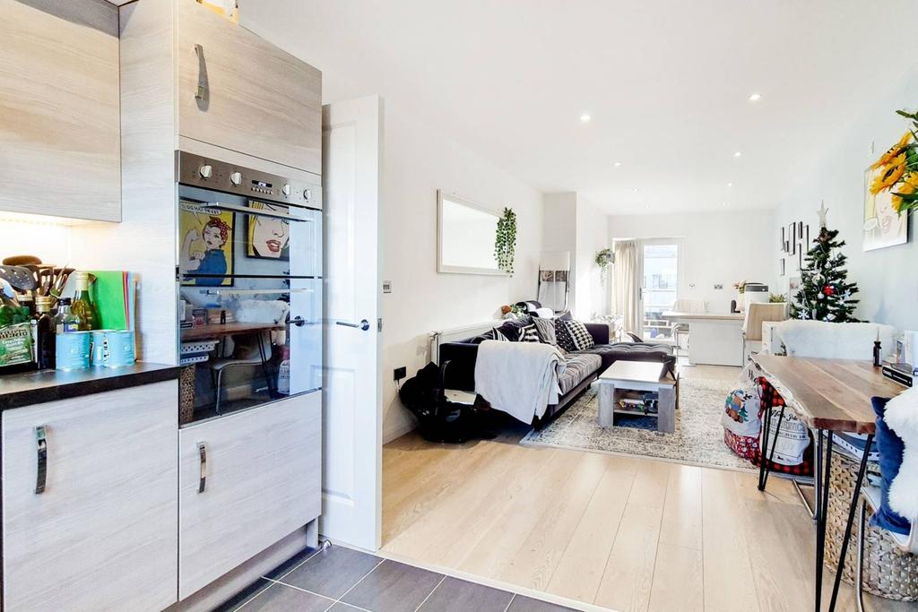 Thornbury Way, Walthamstow, London, E17 2 bed house - £475,000