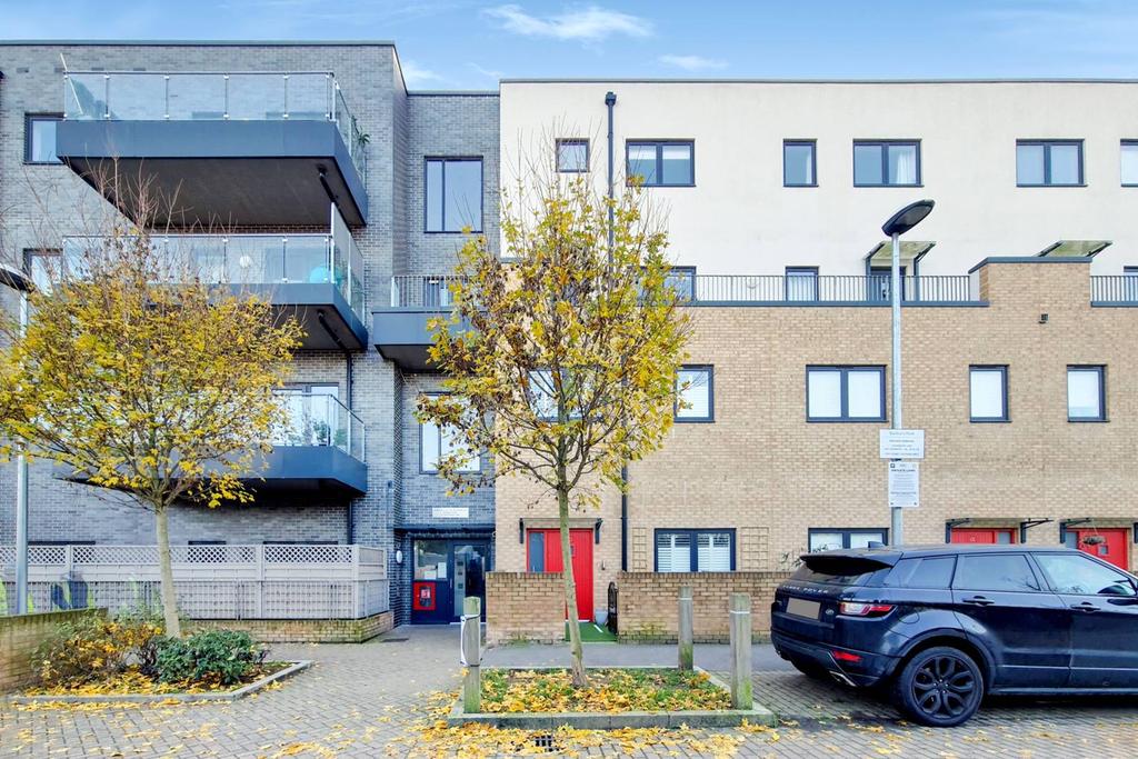 Thornbury Way, Walthamstow, London, E17 2 bed house - £475,000