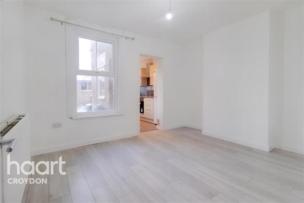 Warren Road, CR0 2 bed semi-detached house - £1,550 pcm (£358 pw)