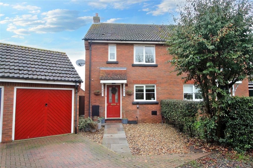 Hill Farm Road, Long Stratton... 3 bed semi-detached house - £210,000