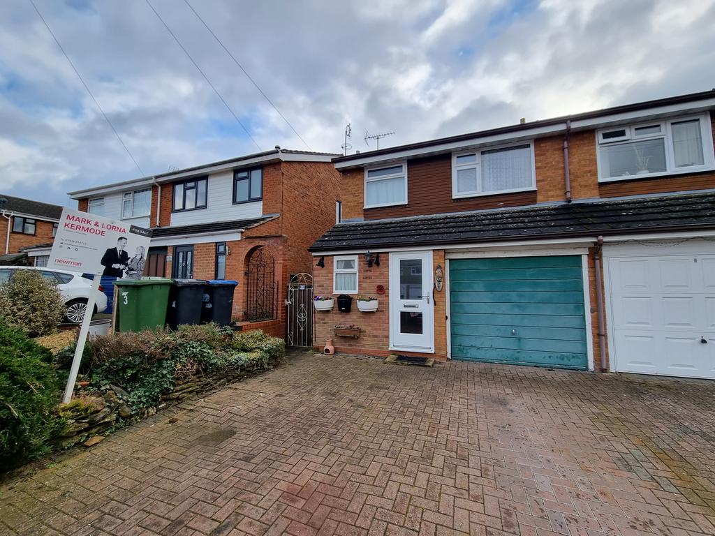 Spire Bank, Southam, CV47 3 bed semi-detached house - £250,000