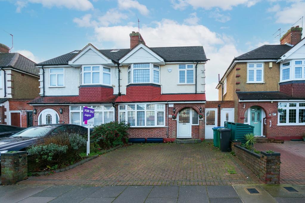 Meadow Road, Garston, Hertfordshire... 4 bed semi-detached house - £550,000