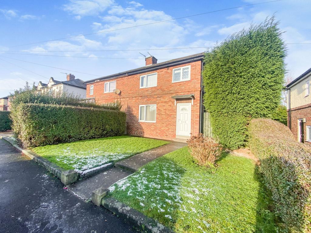 Westway, Throckley, Newcastle upon... 3 bed semi-detached house - £135,000