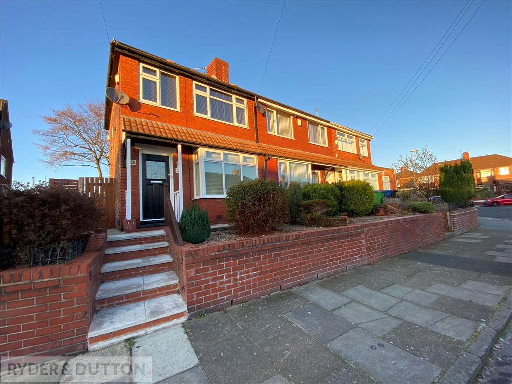 Farmway, Middleton, Manchester... 2 bed townhouse - £850 pcm (£196 pw)