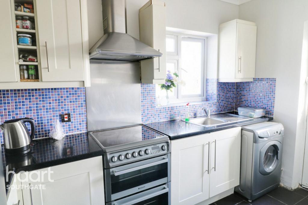 Barrowell Green, London 2 bed maisonette - £295,000