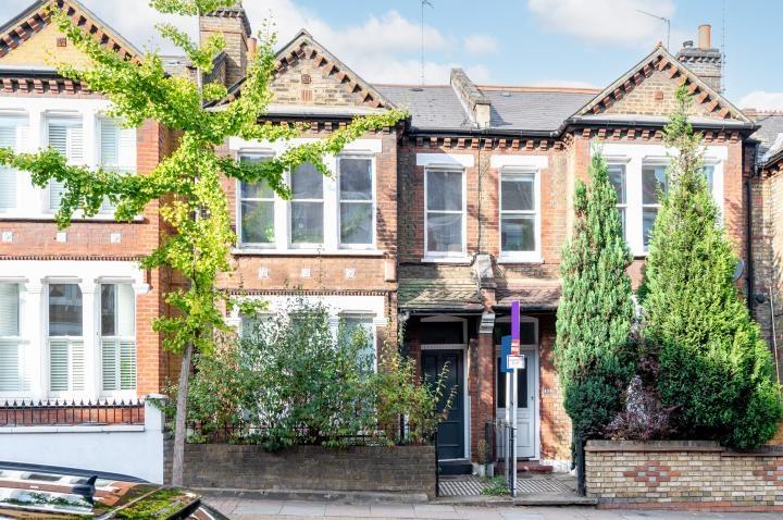 114b Latchmere Road, London, SW11 2JT 2 bed flat - £560,000