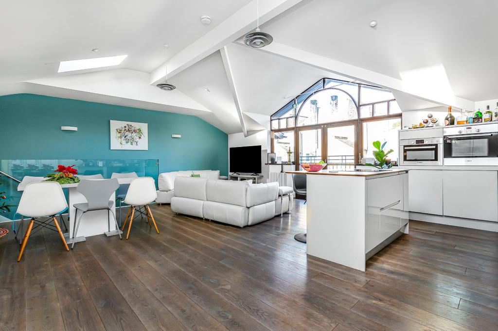 Putney Bridge Road, Putney, London, SW15 2 bed semi-detached house - £ ...