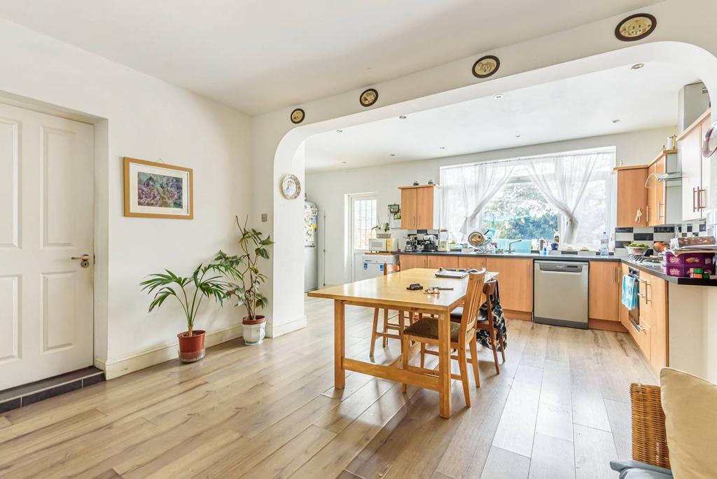 Norbury Hill, Norbury, London, SW16 6 bed detached house - £1,250,000
