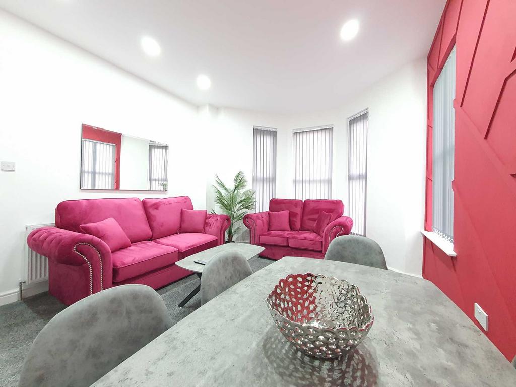 Charming Ground Floor 2-Bedroom... 2 bed apartment - £850 pcm (£196 pw)