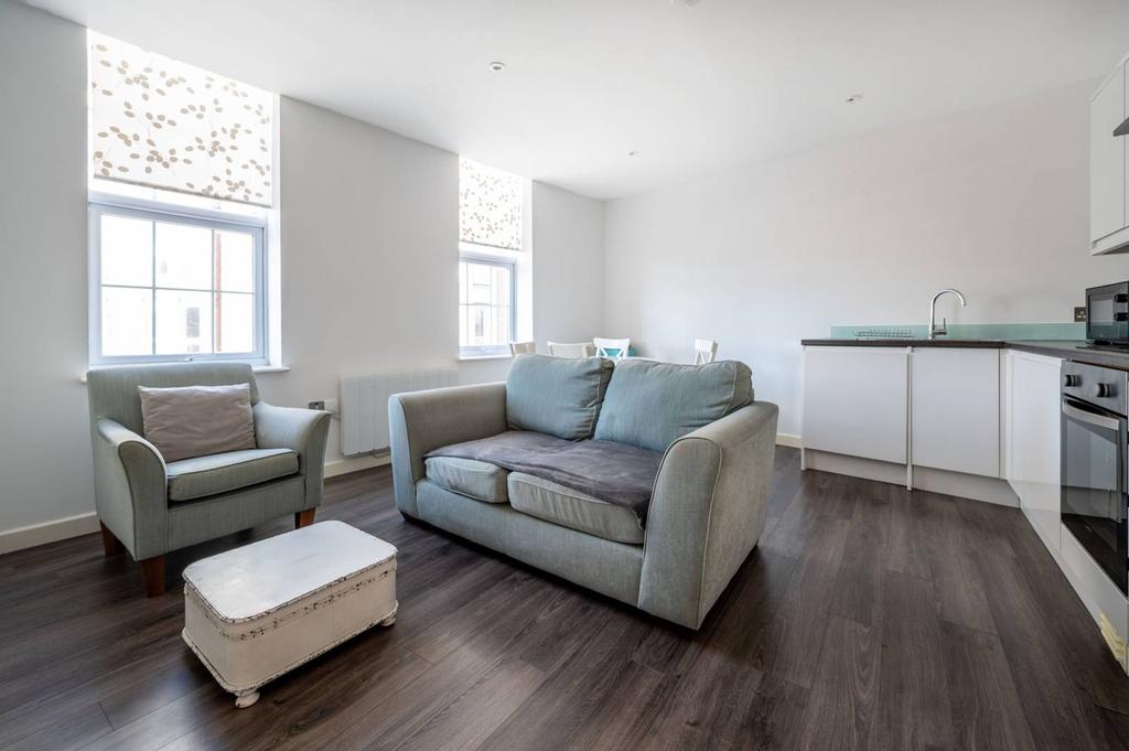 Woodbridge Chambers, Guildford, GU1 2 bed flat - £1,850 pcm (£427 pw)