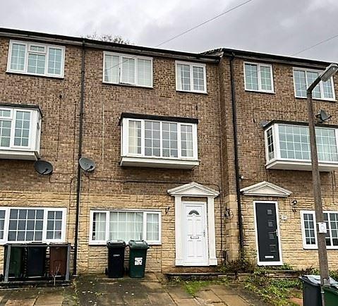 Southcliffe Drive, Baildon, Shipley... 4 bed townhouse - £140,000