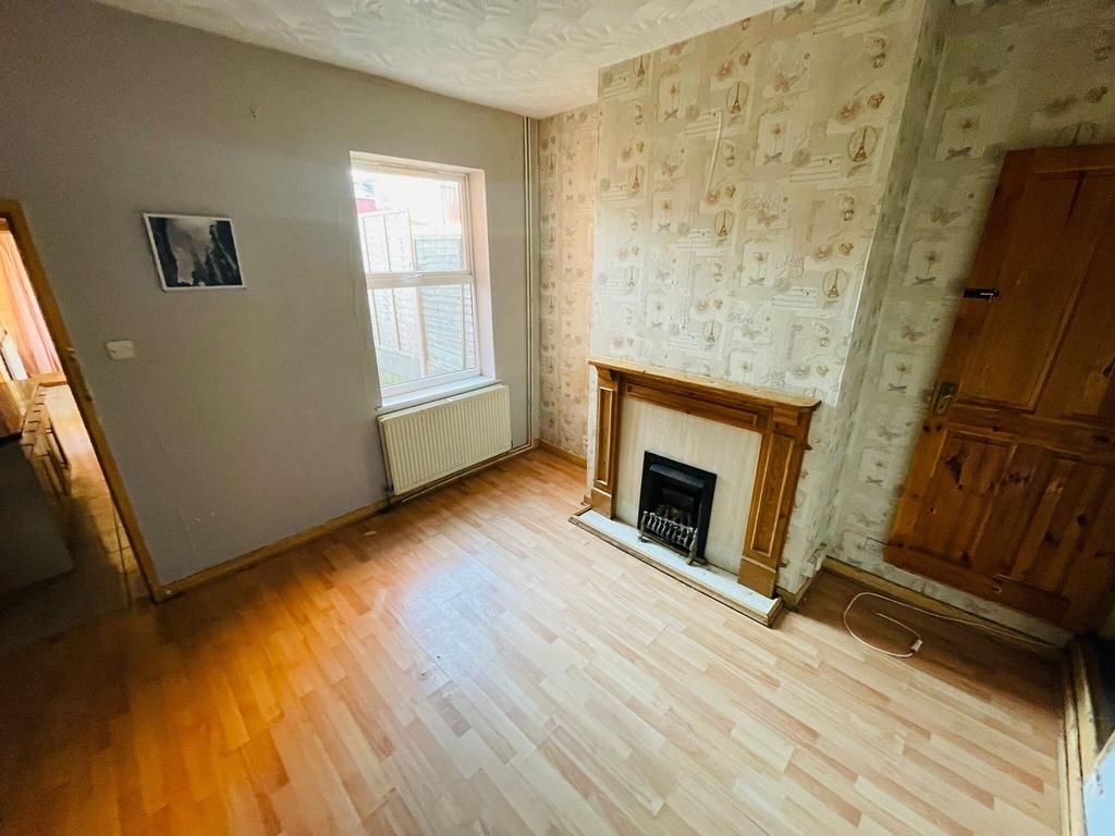 Wellington Road, Tipton, DY4 8RS 3 bed terraced house - £795 pcm (£183 pw)