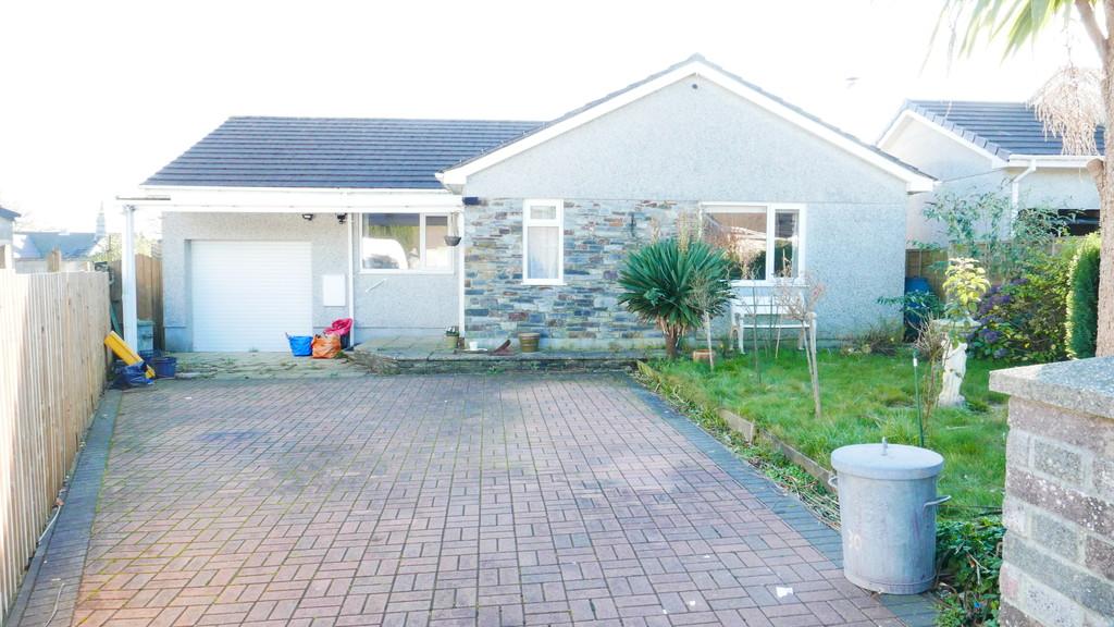 Penhale Close, St. Cleer 2 bed detached bungalow - £325,000