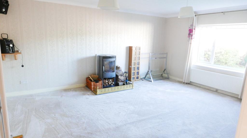 Penhale Close, St. Cleer 2 bed detached bungalow - £325,000