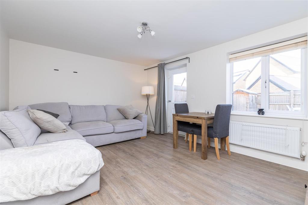 Larkinson Avenue, Biggleswade SG18 0RF 2 bed end of terrace house - £ ...