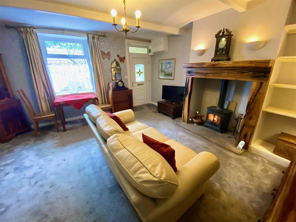Mill Moor Road Meltham 2 Bed End Of Terrace House £125 000