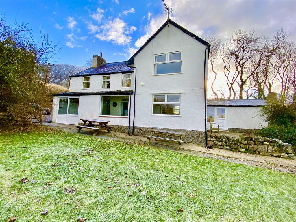 Clynnogfawr Caernarfon 5 Bed Detached House £500 000