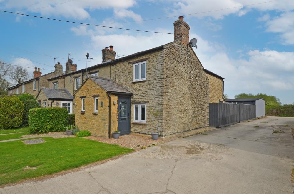 Station Road, Launton, Bicester 2 bed cottage - £350,000