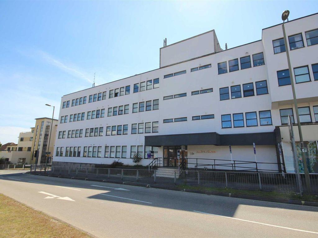 Hulbert Road, Waterlooville 2 bed flat - £160,000