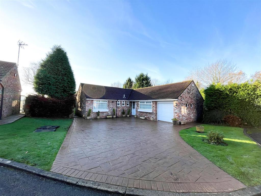 Netherfields, Alderley Edge 4 bed bungalow - £2,350 pcm (£542 pw)