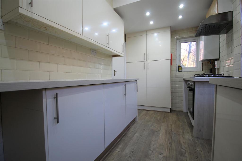 Drummond Avenue, Headingley, Leeds... 3 bed detached house - £1,755 pcm ...