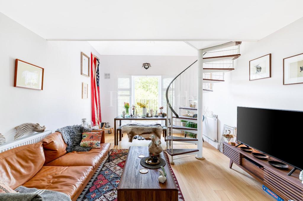 Parkhill Road, Belsize Park NW3 2 bed apartment - £3,360 pcm (£775 pw)