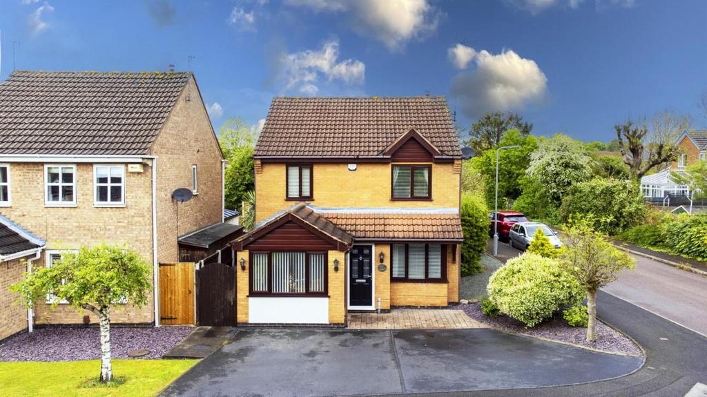 Trowell Park Drive, Trowell 3 bed detached house - £320,000