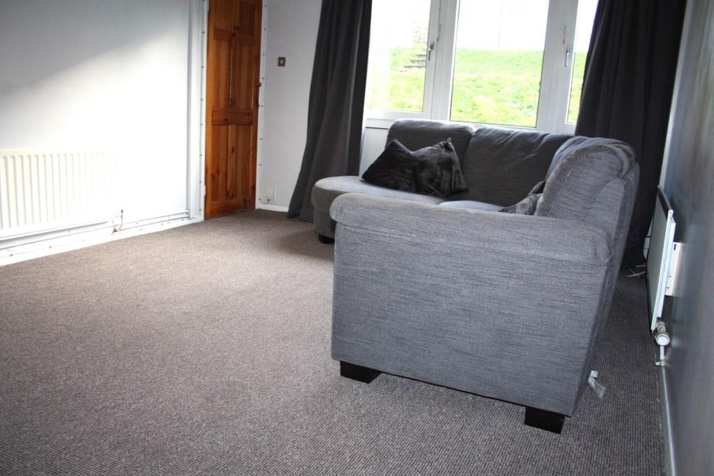 Westfield, Plymouth PL7 3 bed terraced house - £900 pcm (£208 pw)