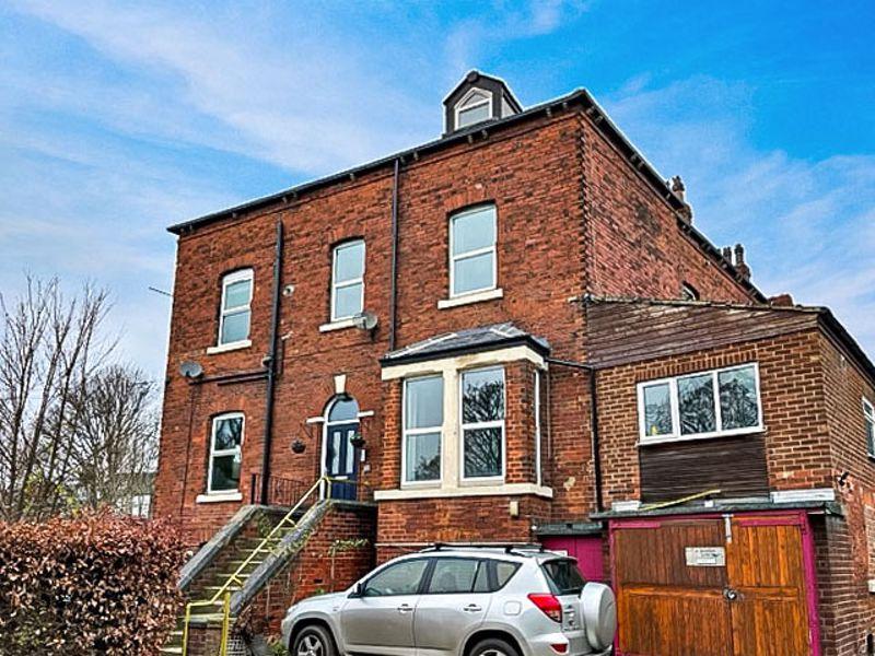 9 Winstanley Terrace, Leeds 2 bed apartment - £895 pcm (£207 pw)