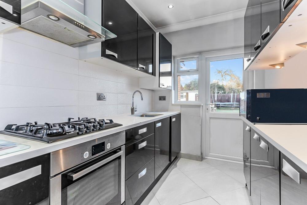 Westfield Gardens, Kenton, Harrow, HA3 3 bed terraced house - £575,000