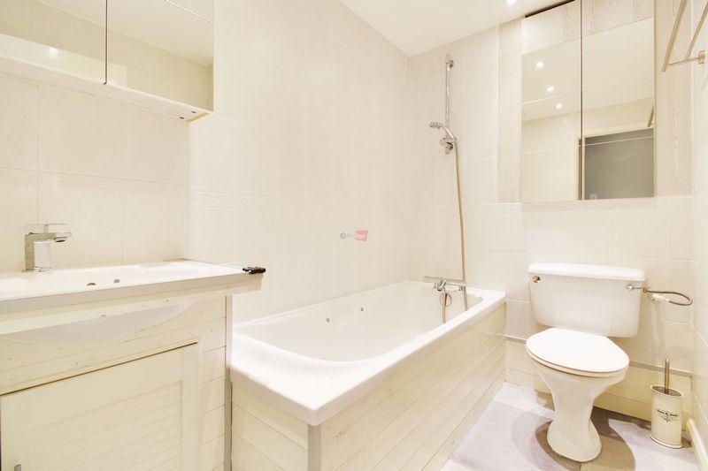 King Street, Rochester 1 bed apartment - £160,000