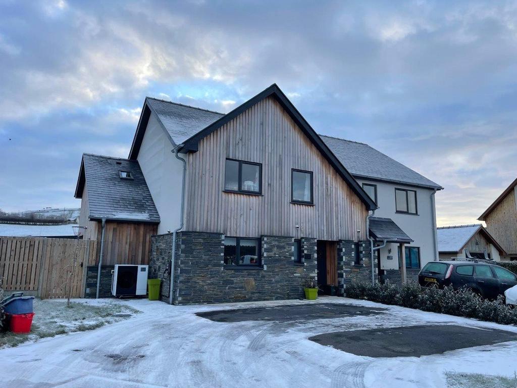 Pencaemawr, Penegoes, Machynlleth... 3 bed semi-detached house - £275,000