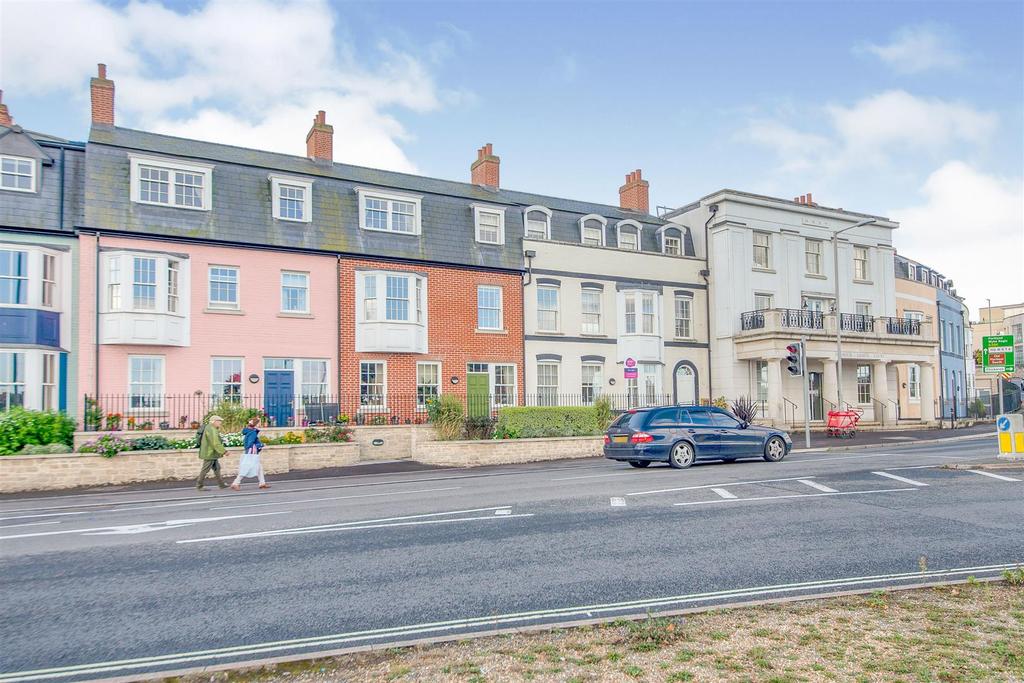 Harbour Lights, North Quay, Weymouth 1 bed apartment - £185,000
