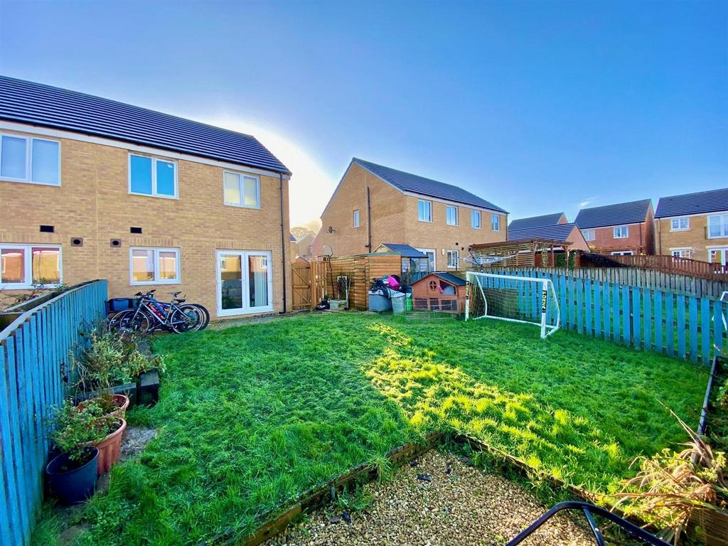 Maes Yr Odyn, Narberth 3 bed semi-detached house for sale - £245,000