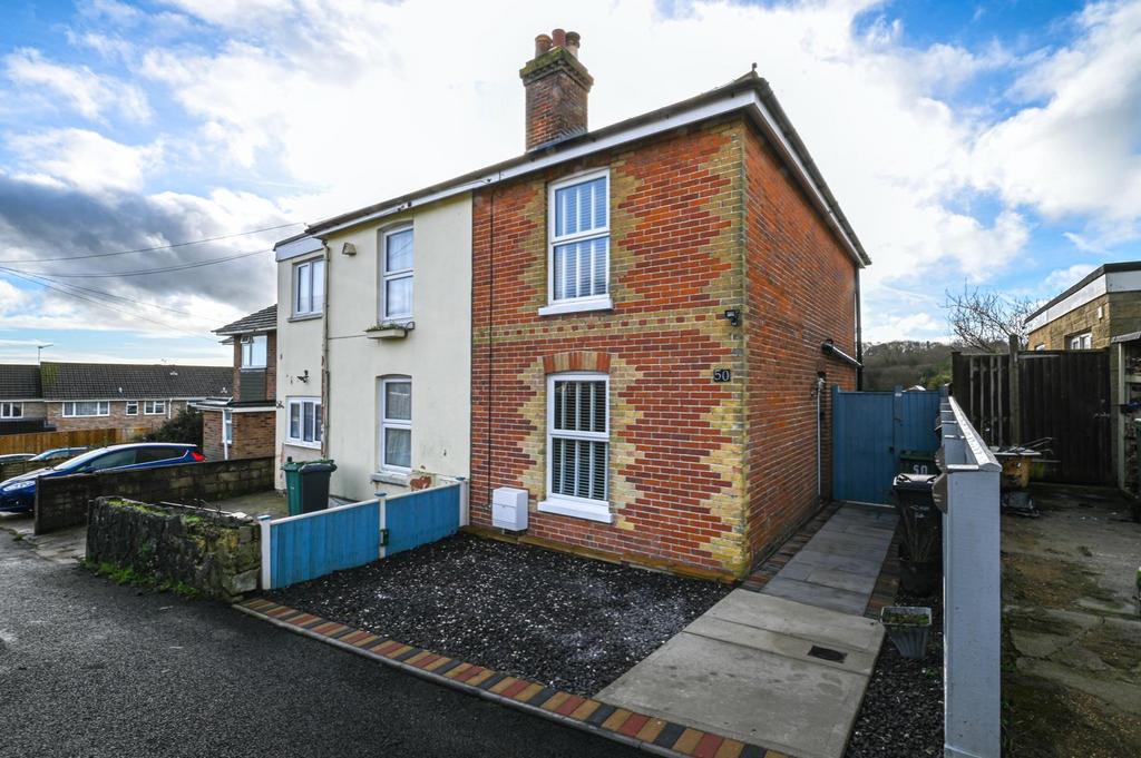 Mitchells Road, Ryde 2 bed semi-detached house - £280,000