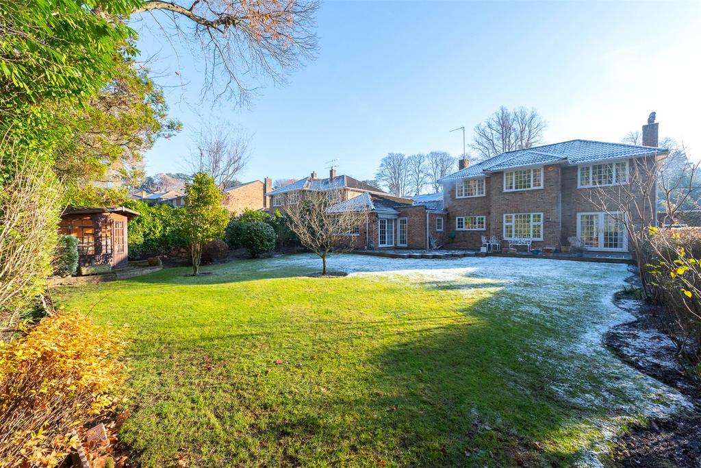 Camberley, GU15 4 bed detached house - £950,000