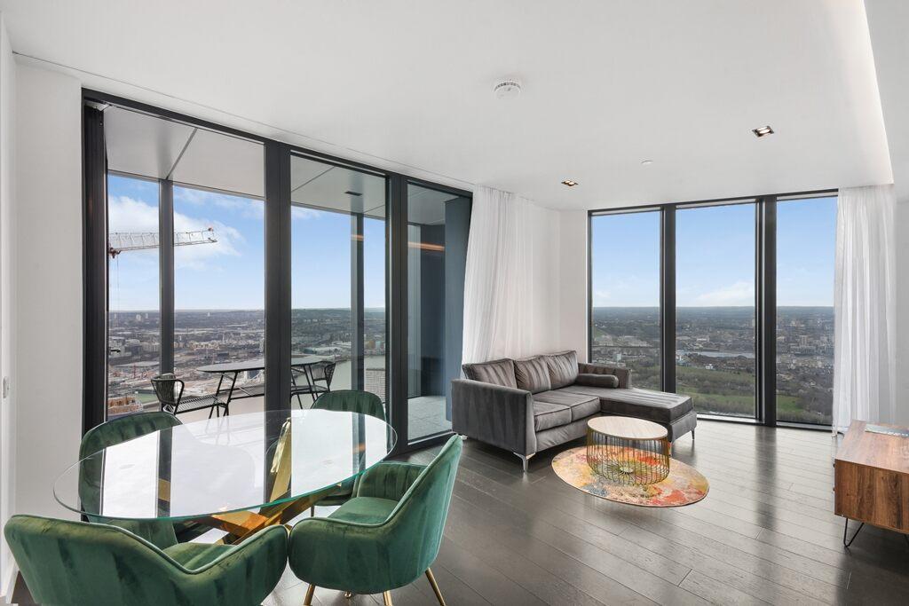 Amory Tower, London E14 2 bed flat - £3,467 pcm (£800 pw)