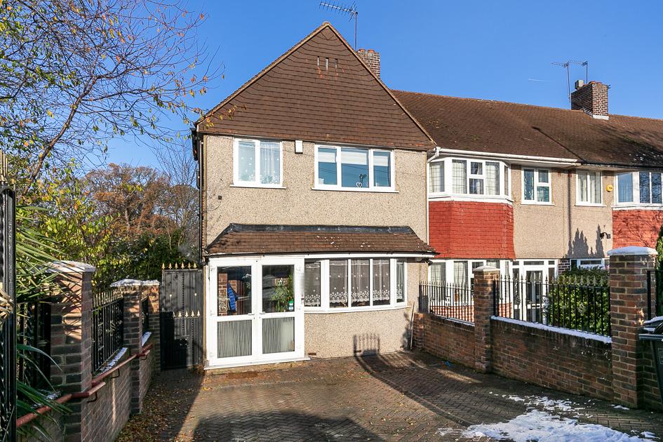 Whitefoot Lane, BROMLEY, Kent, BR1 3 bed end of terrace house - £500,000