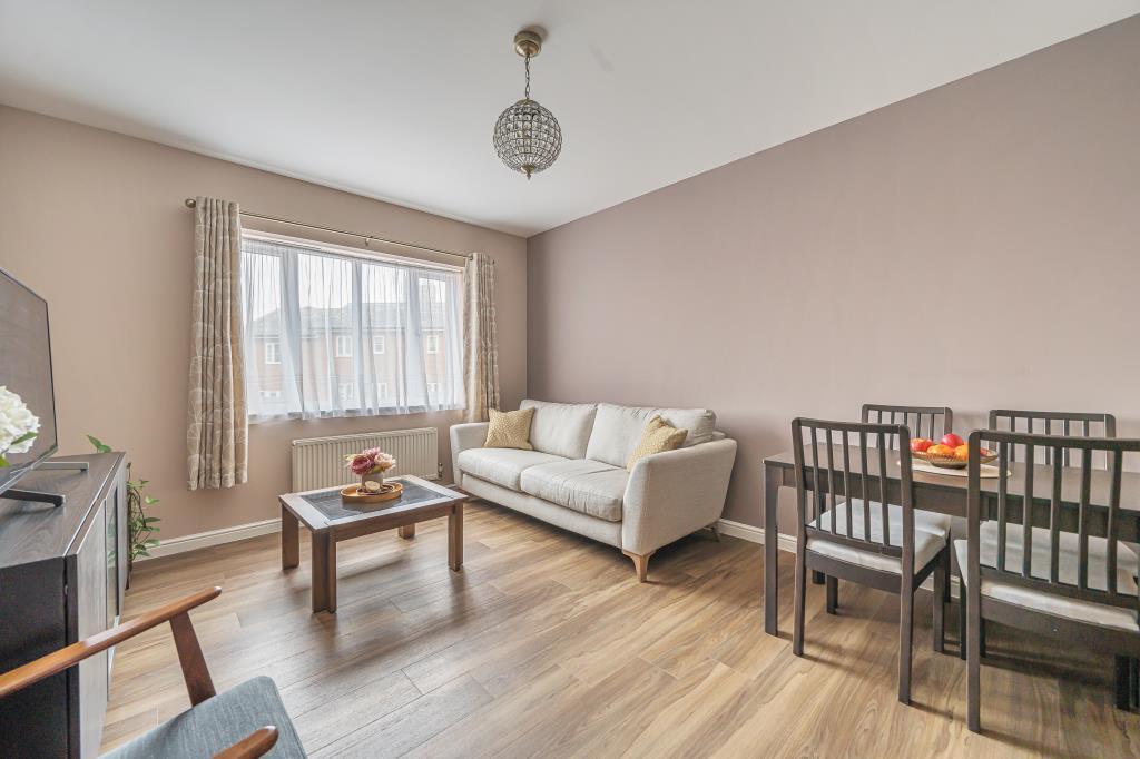 Abingdon, Oxfordshire, OX14 2 bed flat - £280,000