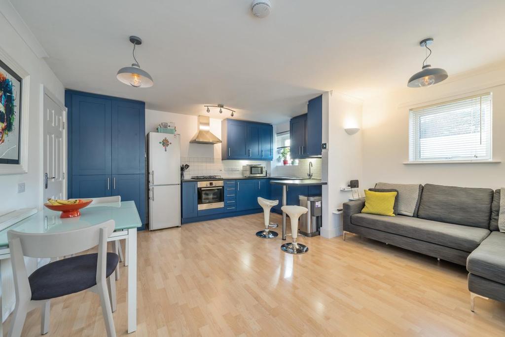 Evan Cook Close, London 2 bed flat - £450,000