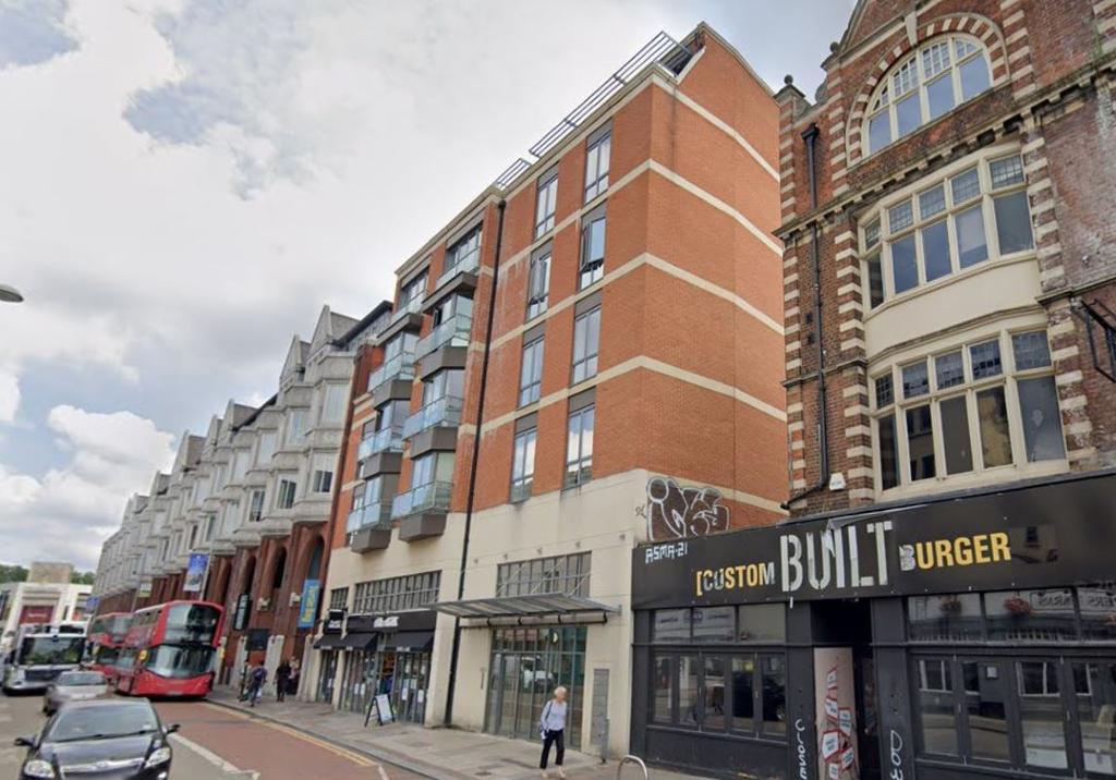 Flat 5 James House, 18 High Street... 2 bed flat - £395,000
