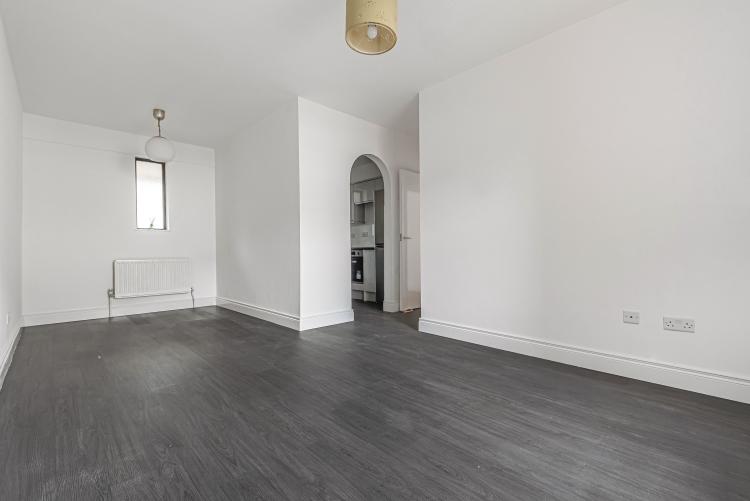 Fife Road, Kingston Upon Thames, KT1 2 bed flat - £1,550 pcm (£358 pw)