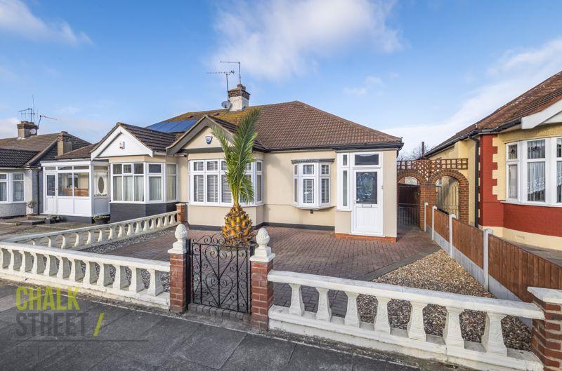 Randall Drive, Hornchurch, RM12 3 bed semi-detached bungalow - £600,000
