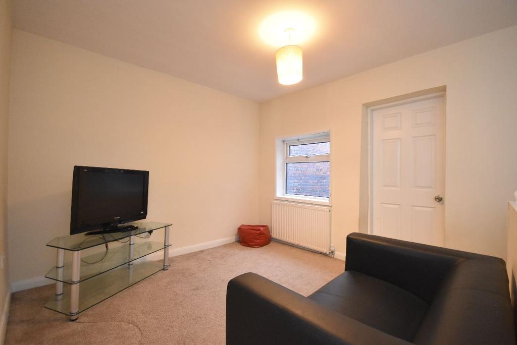 Liverpool Road, Stoke-on-Trent, ST4 1AR 2 bed flat - £475 pcm (£110 pw)