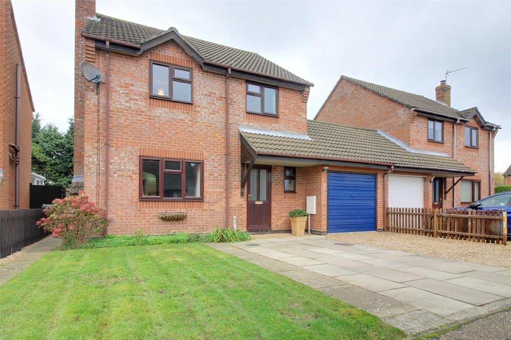 Two Fields Way Bawdeswell 3 bed link detached house - £280,000