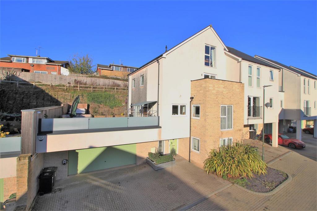 Vicarage Drive, Mitcheldean 5 bed semi-detached house - £425,000